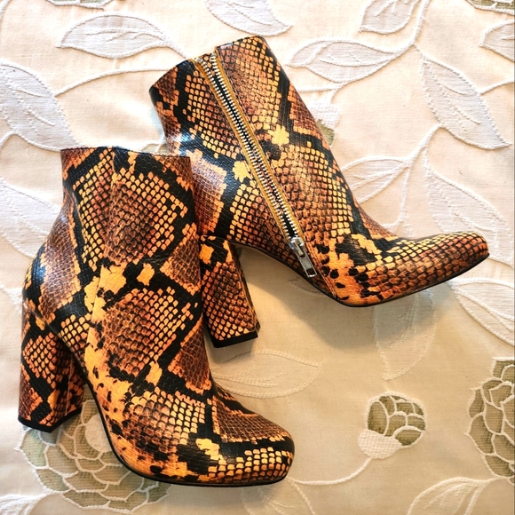 Steve Madden | Shoes | Steve Madden Snake Print Boots Size 65 | Poshmark